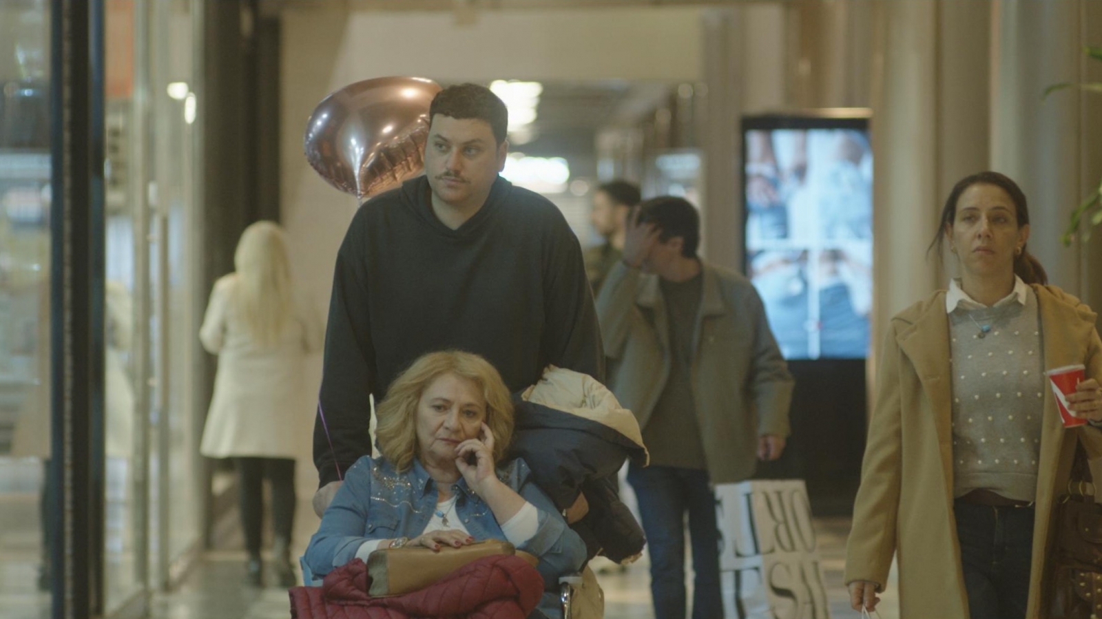 Cannes Día 6: “Most People Die on Sunday”, retrato de vínculos de Iair Said